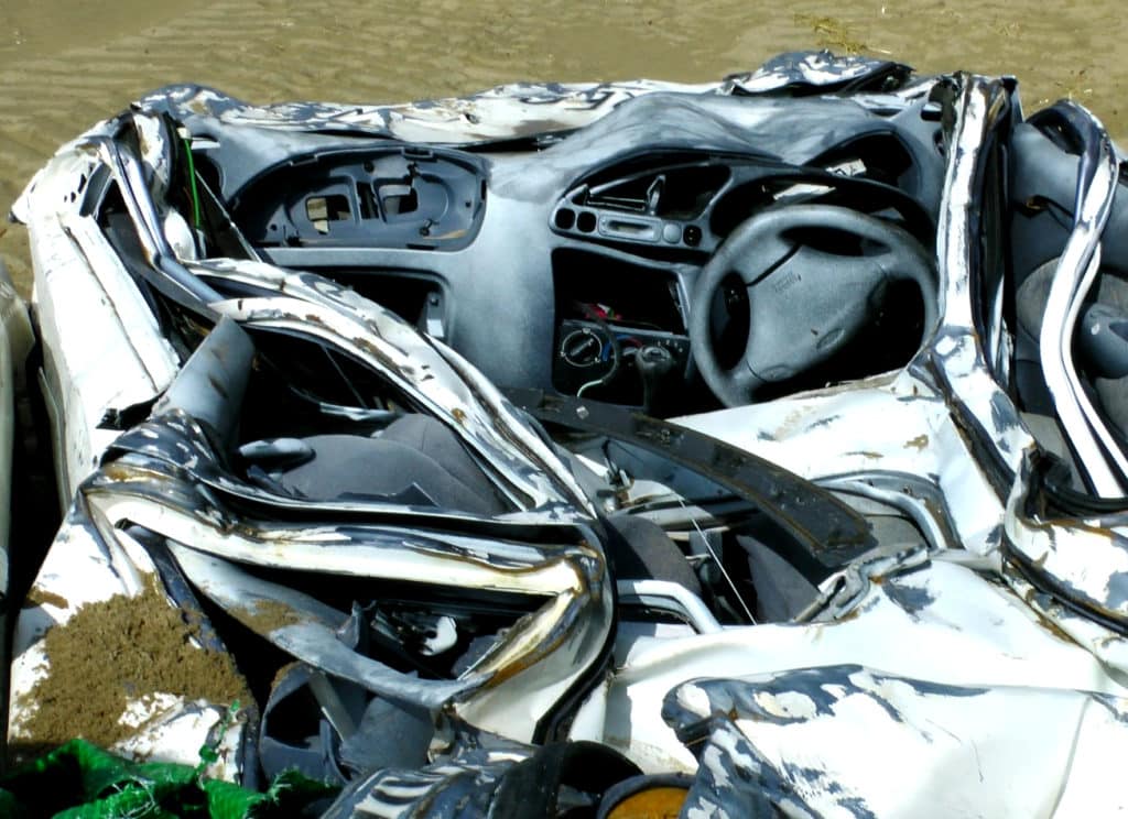 destruction voiture car smash budapest vimigo - Vimigo